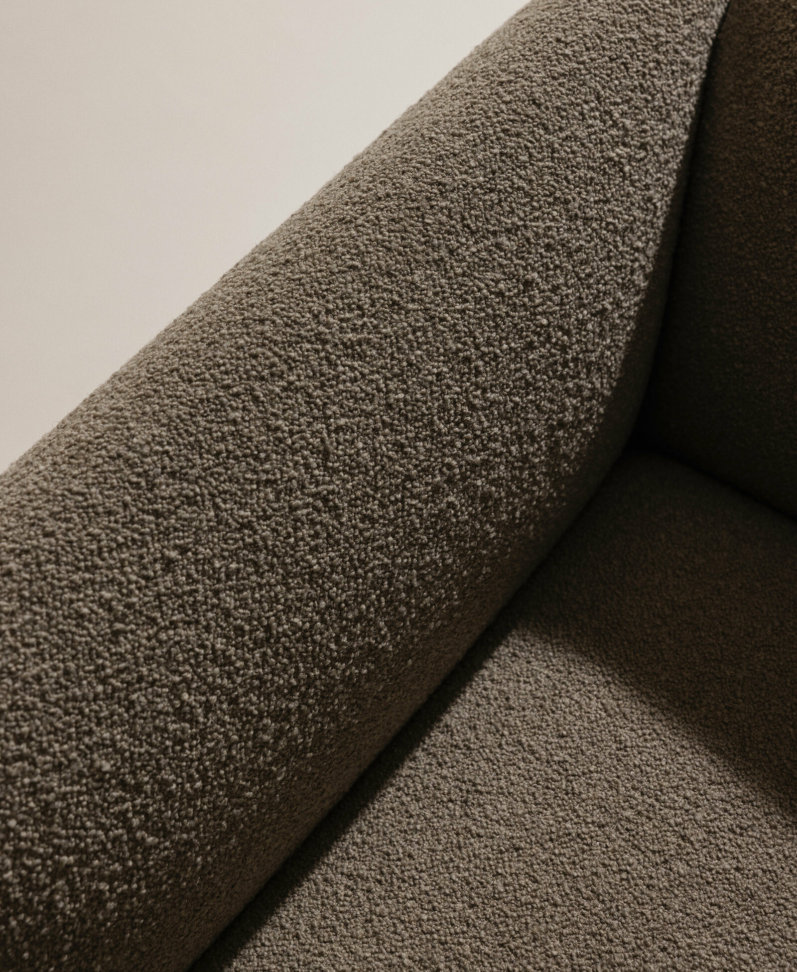 Huonekaluja, jotka ansaitsevat tulla tehdyiksi. | Adea